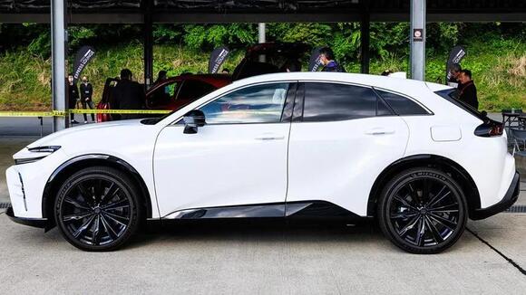 Toyota Crown Sport 70th Anniversary Edition Unveiled: On Sale from July ...