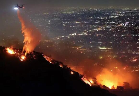 This Extremely Precise Helicopter Water Drop On The LA Fires Is Going ...