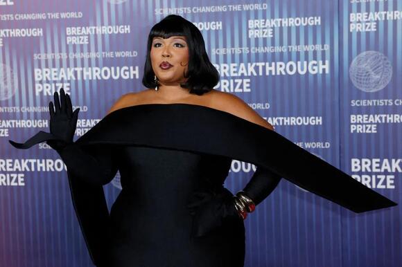 Red Carpet Gallery: Lizzo Takes Fashion Out Of This World At The 2024 ...