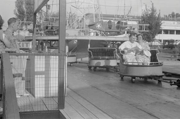 Retro amusement park photos that look fun and also slightly terrifying ...