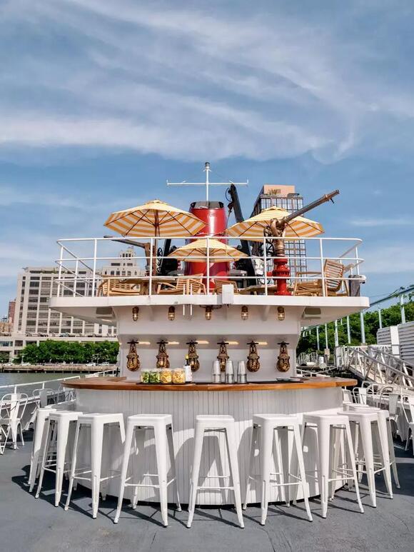 Check out this new floating bar aboard a decommissioned FDNY fireboat ...