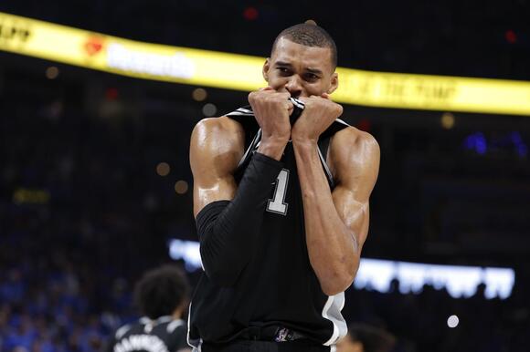 17-year-old San Antonio Spurs fan suffers devastating head injury ...