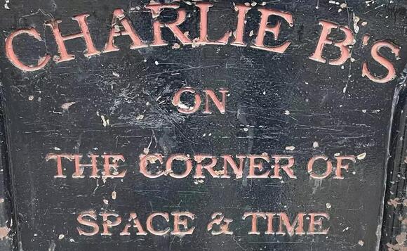 The 12 Greatest Dive Bars in Montana - NewsBreak