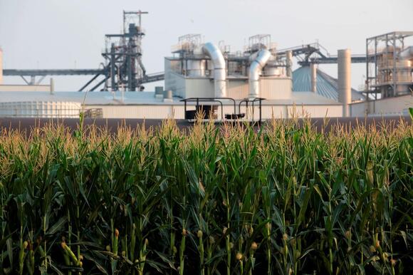 In Iowa, Trump backs year-round sales of high-ethanol gas amid GOP ...