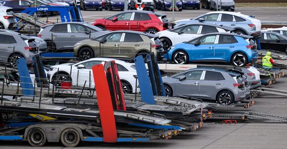 Volkswagen, Cupra recall electric cars on risk of battery fire - NewsBreak