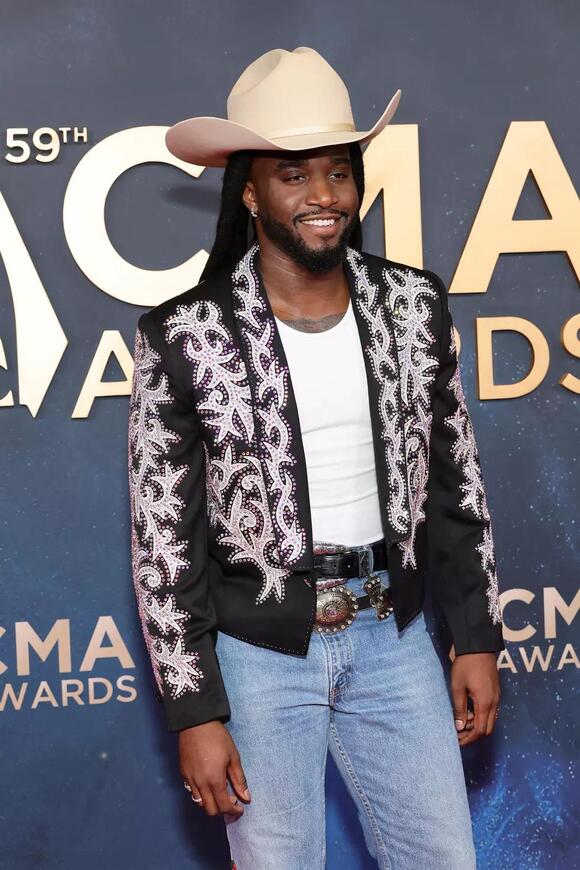 Vince Gill Visibly Moved as He Receives 2025 CMA Willie Nelson Lifetime ...