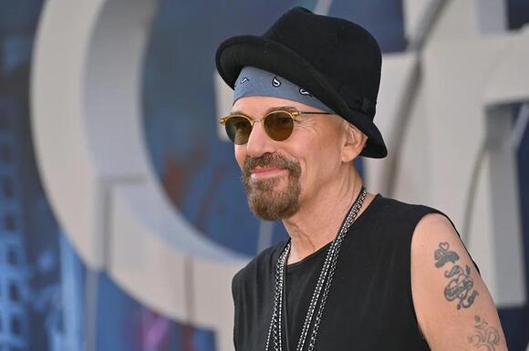How Billy Bob Thornton's Bad Santa Deal Turned a $23 Million Indie into ...