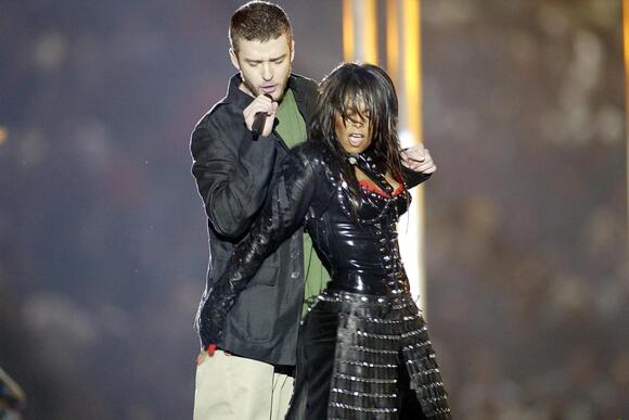 Revisiting the 5 Worst Halftime Performances in Super Bowl History ...