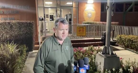 Murder suspect escapes medical transport after pepper spraying deputy