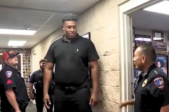 Meet the Texas Police Cadet Going Viral for Standing 7’3” Tall - NewsBreak