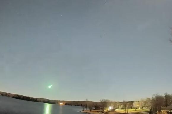Green Meteor Over Michigan: Stunning Fireball Lights Up the Sky - NewsBreak