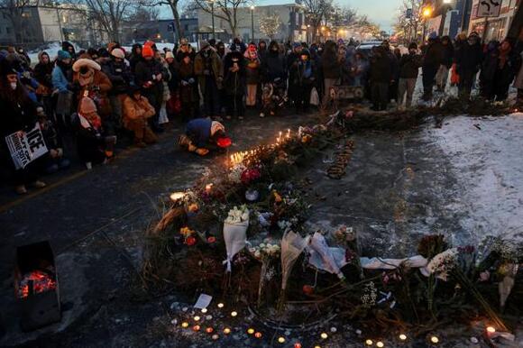 Alex Pretti broke rib in confrontation with federal agents a week before death, sources say ...