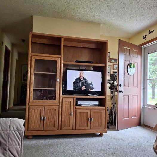 🎁 Freebies Up for Grabs in Hartly — Furniture & More - NewsBreak