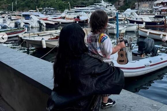 Kourtney Kardashian breaks silence on pregnancy rumors - 'Living my ...