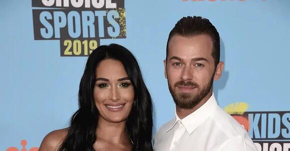Nikki Bella in Agony After Breast Surgery Disaster: Boob Implant is ...