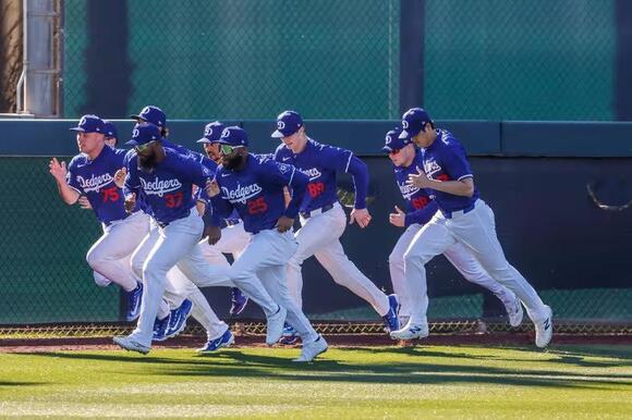 When do pitchers and catchers report to MLB spring training? - NewsBreak