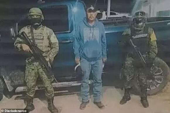 Body of high-ranking Sinaloa Cartel is dumped on Mexico highway beside ...