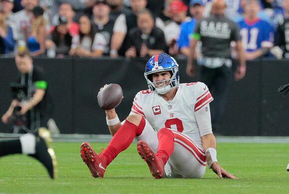 Fear of serious Daniel Jones knee injury hangs over Giants’ ugly loss ...