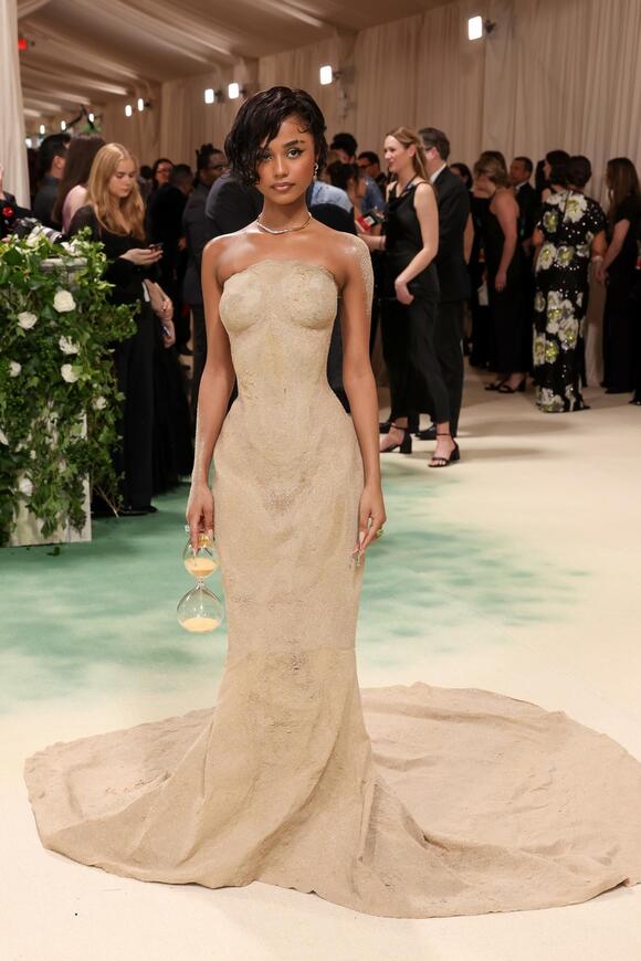 21 Behind-The-Scenes Facts About Some Of The Most Stunning Met Gala ...