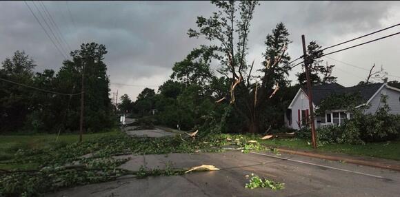 'Extremely dangerous' tornado hits Illinois as as locals warned 'take ...
