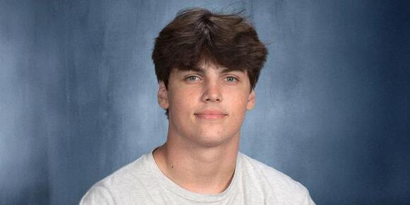 17-Year-Old Athlete Austin Metcalf Dies During High School Track Meet ...