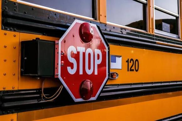 Can You Pass A Stopped School Bus If Its Stop Sign Isn't Out? - NewsBreak