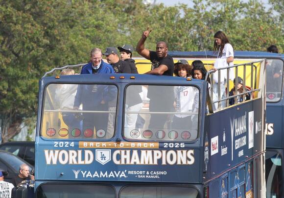 Magic Johnson Sends Hall of Fame Message to Dave Roberts After Dodgers ...