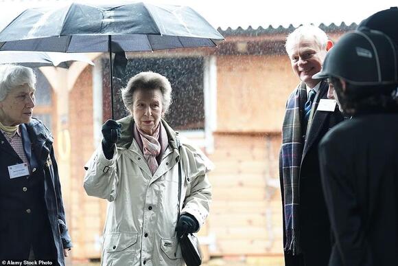 Princess Anne jokes cake-cutting ceremony is 'legalised vandalism ...