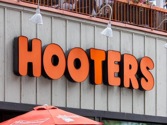 Viral Hooters location in Florida to close after 16 years despite ...