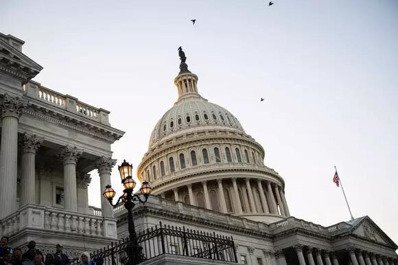 Senators Cynthia Lummis, Tim Scott Press For CLARITY Act Passage ...