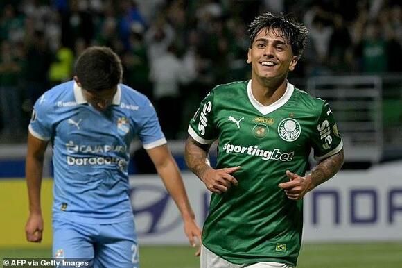 Palmeiras fans take over Times Square in epic show of support before ...
