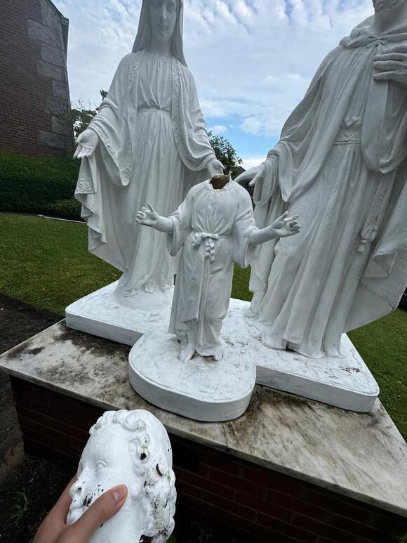 NYC taxi driver decapitates Jesus statue with own shoe in bizarre ...