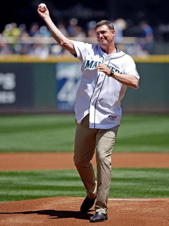 Mariners firing manager Scott Servais as they collapse out of playoff ...