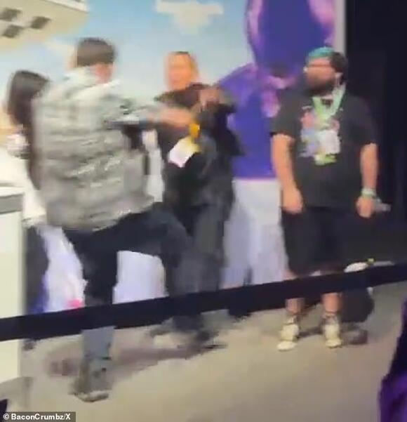 Streamer Emiru blasts TwitchCon after crazed fan 'grabbed her face and ...