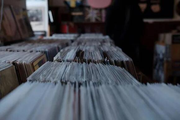 Best Places to Find Vintage Vinyl in the US - NewsBreak