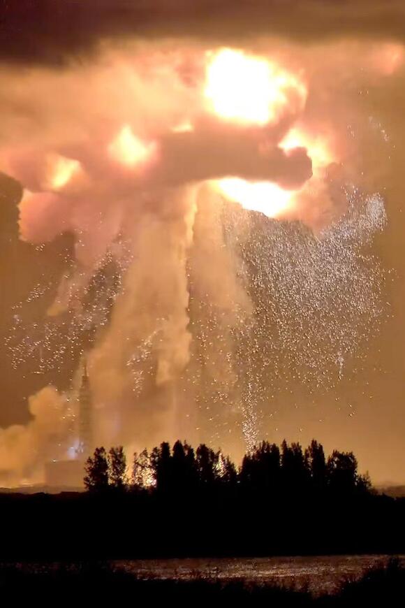 Blue Origin explosion could see US fall behind China in moon race ...