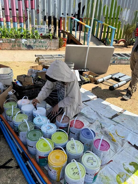 Updated: Will Trump paint the border fence at Playas de Tijuana black ...