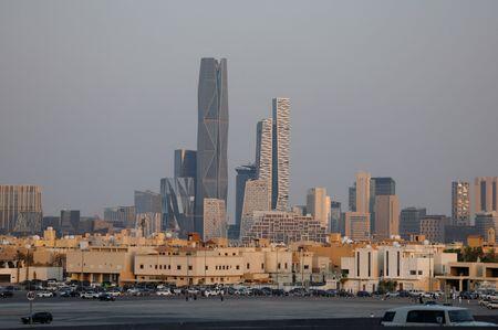 Resilient Saudi economy proves a draw for wartime Gulf business - NewsBreak