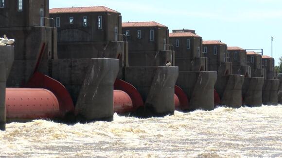 Mississippi River cresting; water levels expected to stay high