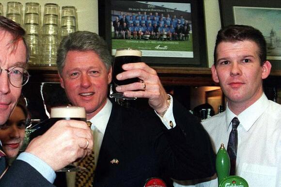 White House had concerns over photo of Clinton shaking Gerry Adams ...