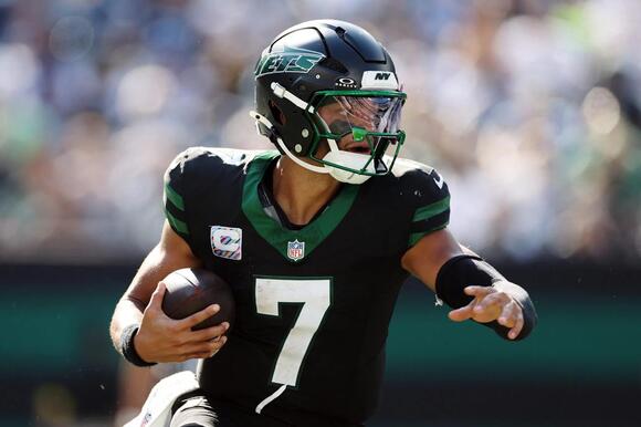 Jets Predicted To Sign Emerging 10-TD QB in Free Agency After Failed ...