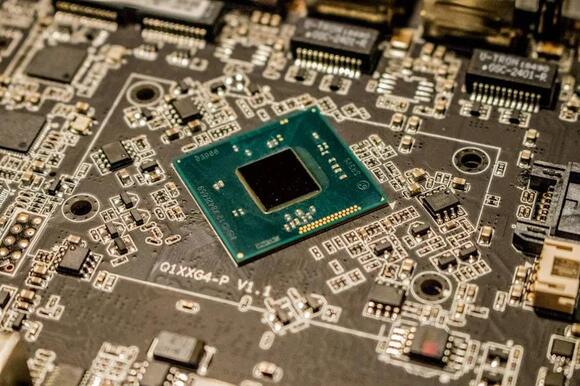 The Silicon Lottery: Why No Two Computer Processors Are Ever Truly ...