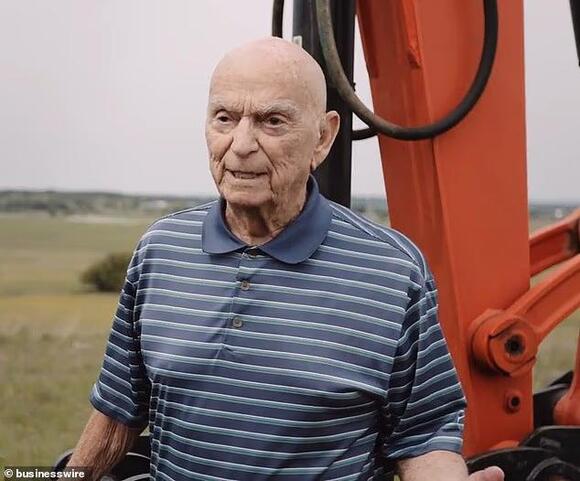 Frail tycoon, 91, tricked into sinking $60m into Oklahoma theme park by ...