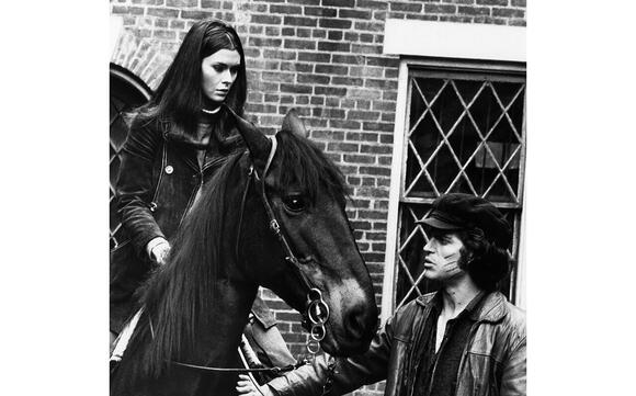 Do You Remember Kate Jackson’s Daphne in ‘Dark Shadows’? - NewsBreak