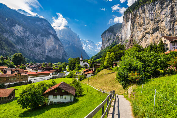 20 Towns With the Best Mountain Backdrops - NewsBreak