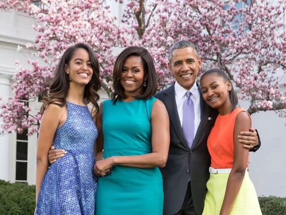 Michelle Obama Recalls One Frequent Fight She Had With Daughters Malia ...