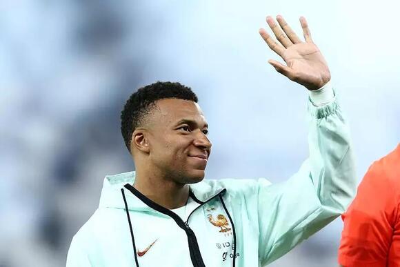 👀 AI predicts top scorer, flop, podium and 2026 champions; find out ...