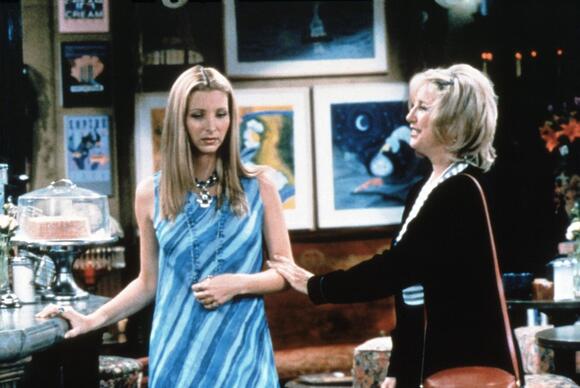 Lisa Kudrow Pays Tribute To ‘Friends’ TV Mom Teri Garr Calling Her “A ...
