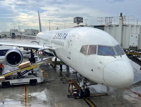 Delta Adjusts Inflight Service On Short Flights, 450 Daily Flights Lose ...