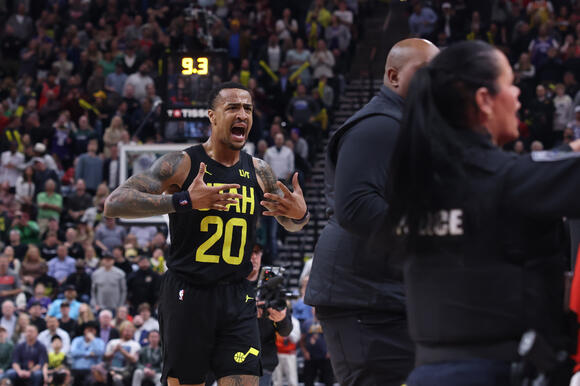 4 Players Warriors Could Target With MLE If LeBron Stays With Lakers ...
